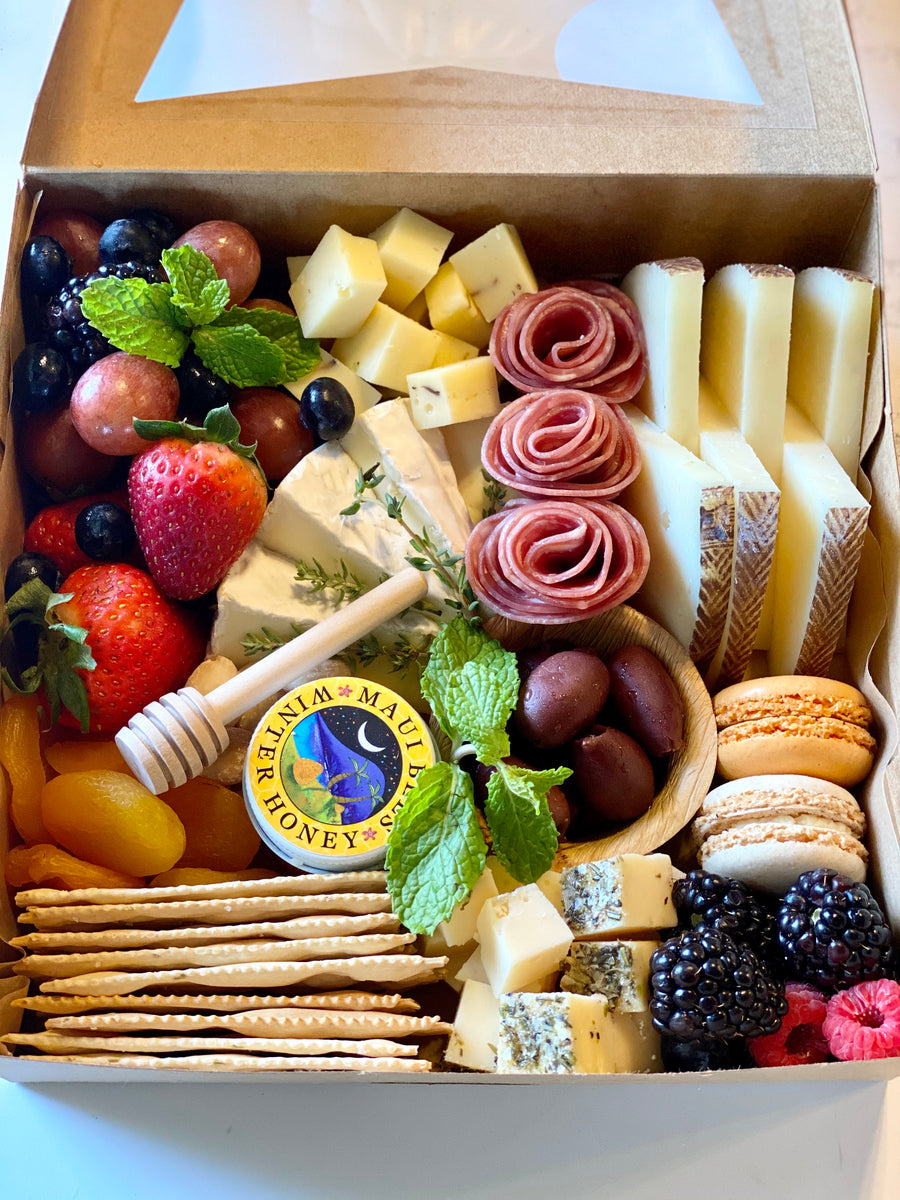 MEDIUM GRAZING BOX – Maui Luxe Cheese